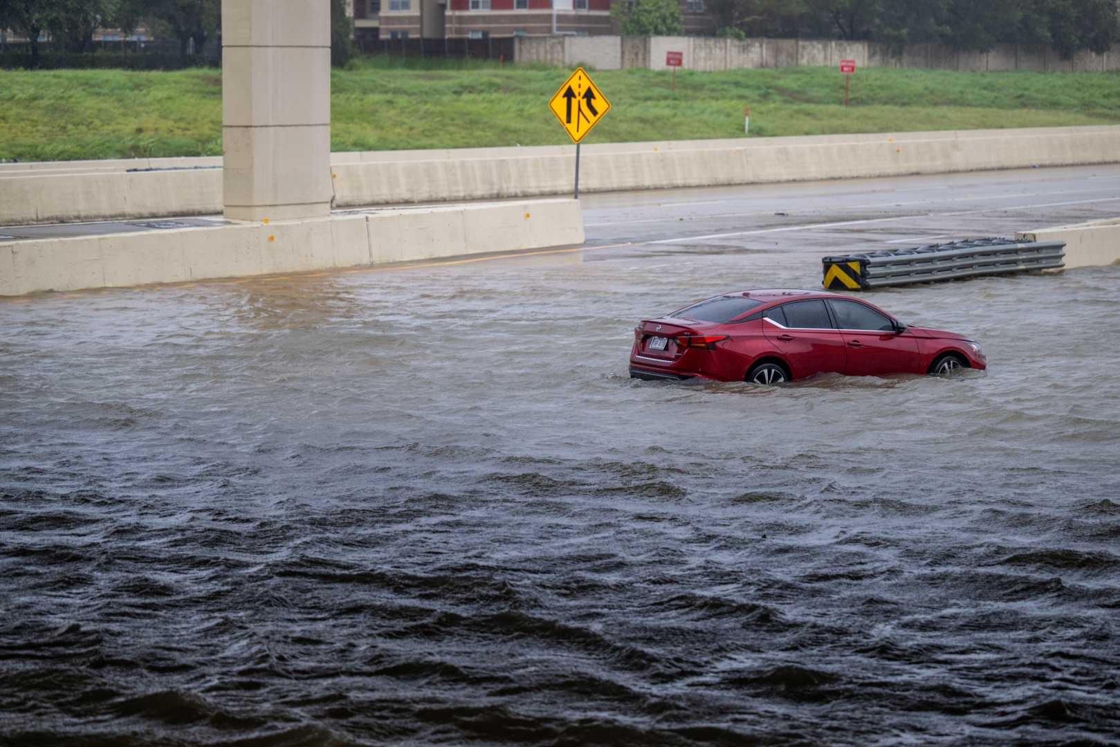 Flood Warning Dey For Texas Rivers, People Make Dem Stay Safe! - NNN